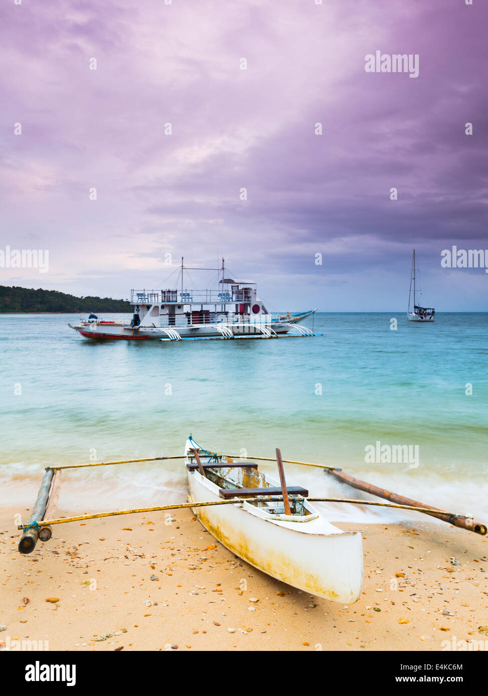 Philippine traditional boat hi-res stock photography and images - Alamy