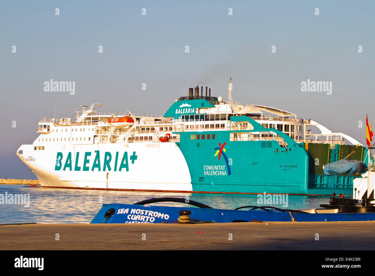 ship coming into port Stock Photo - Alamy