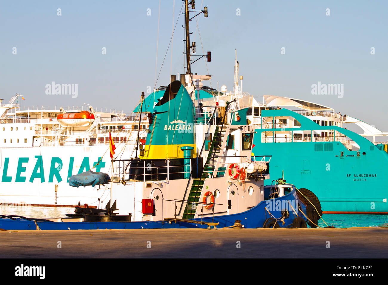 ship coming into port Stock Photo - Alamy