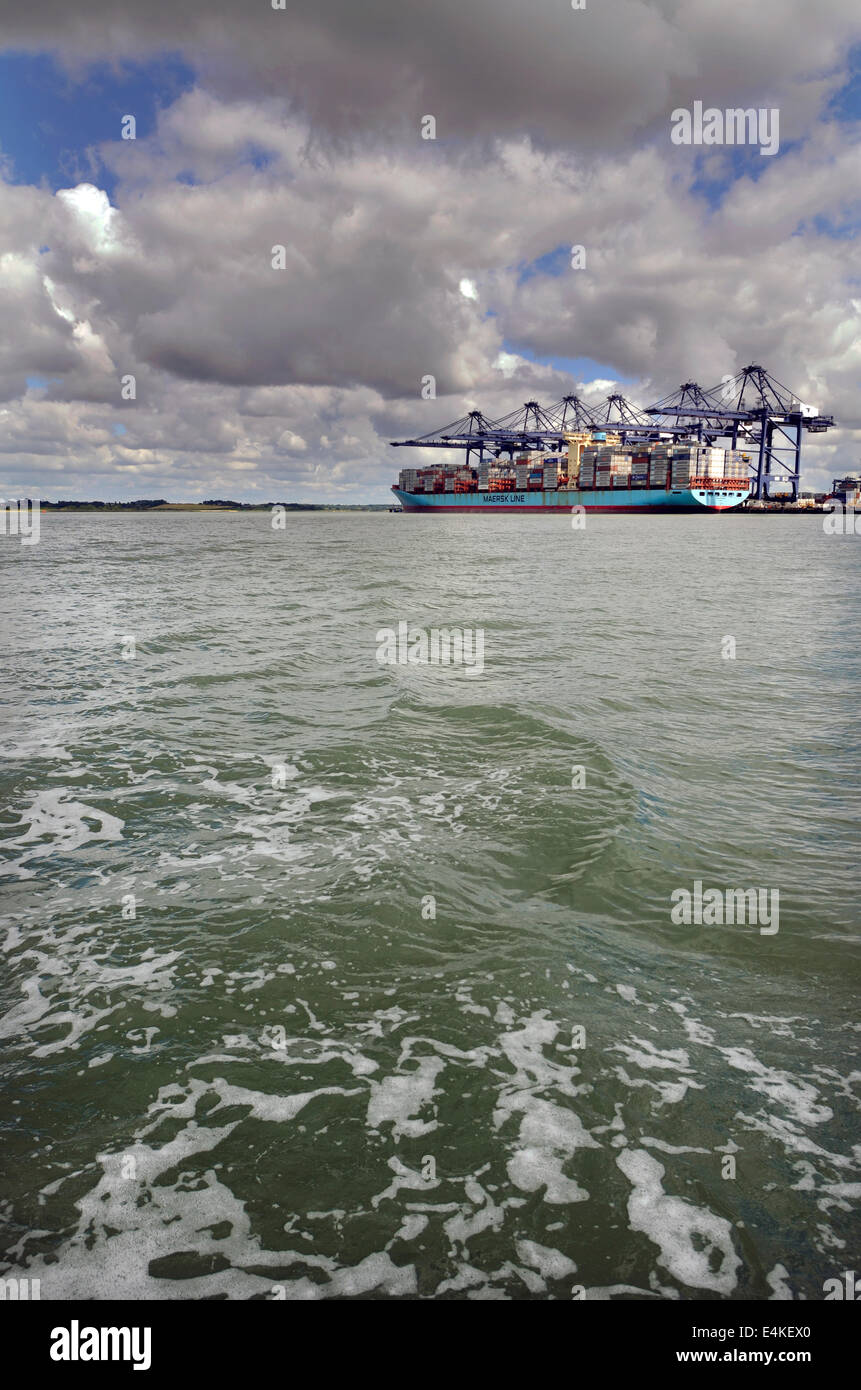 container ship unloading at felixstowe docks Stock Photo - Alamy