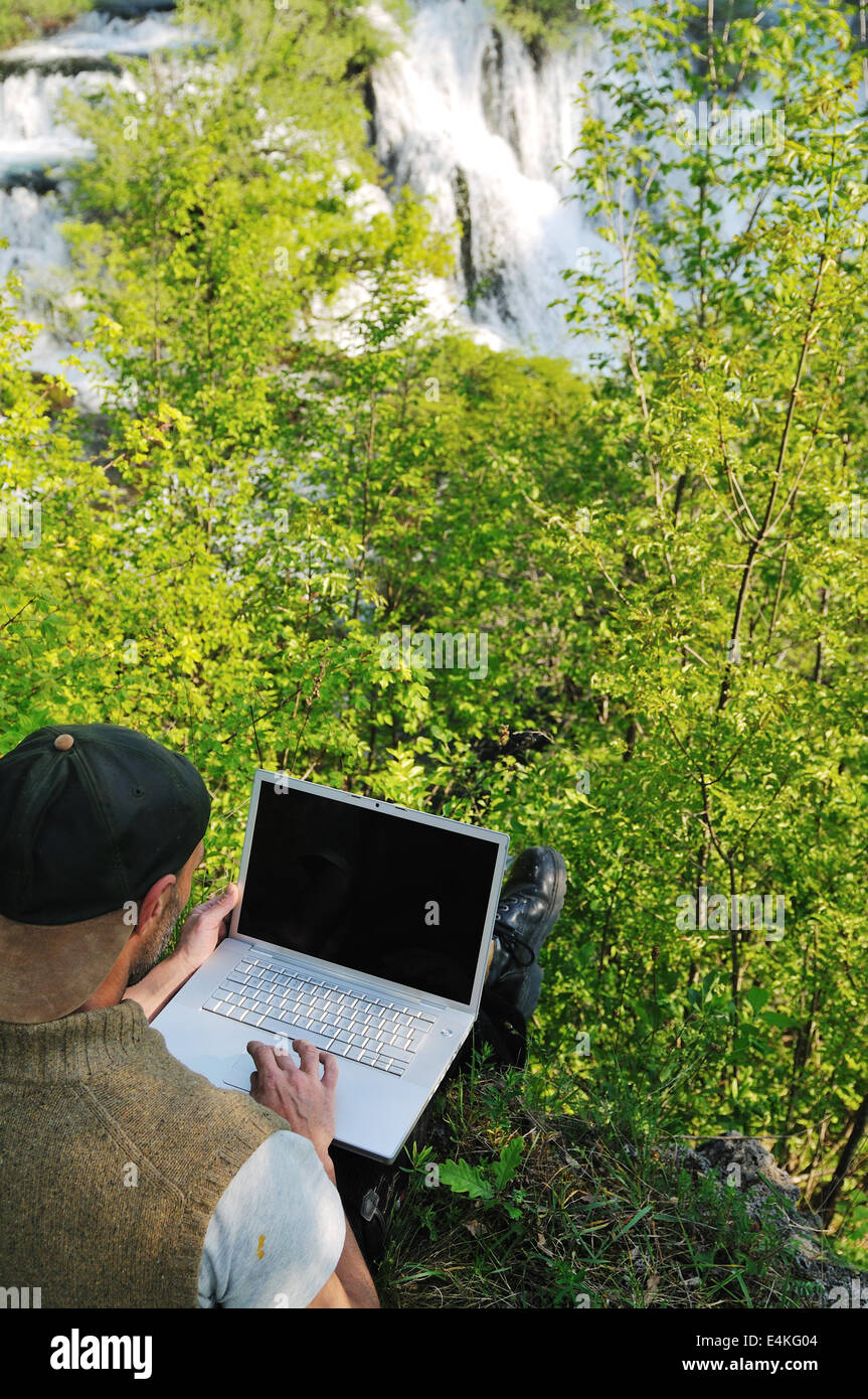man outdoor laptop Stock Photo - Alamy
