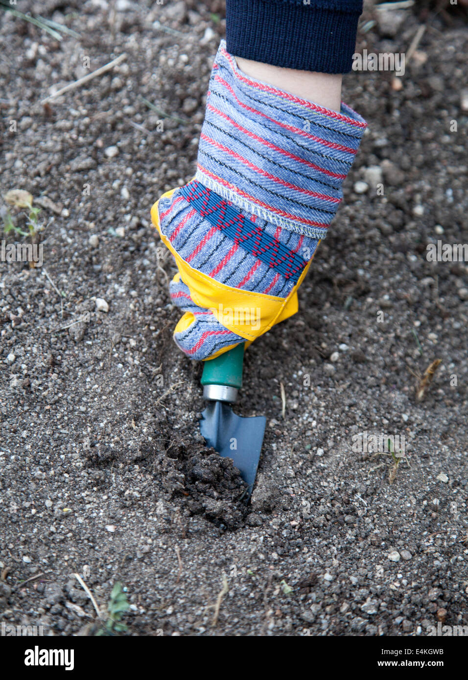 Hand shovel hi-res stock photography and images - Alamy