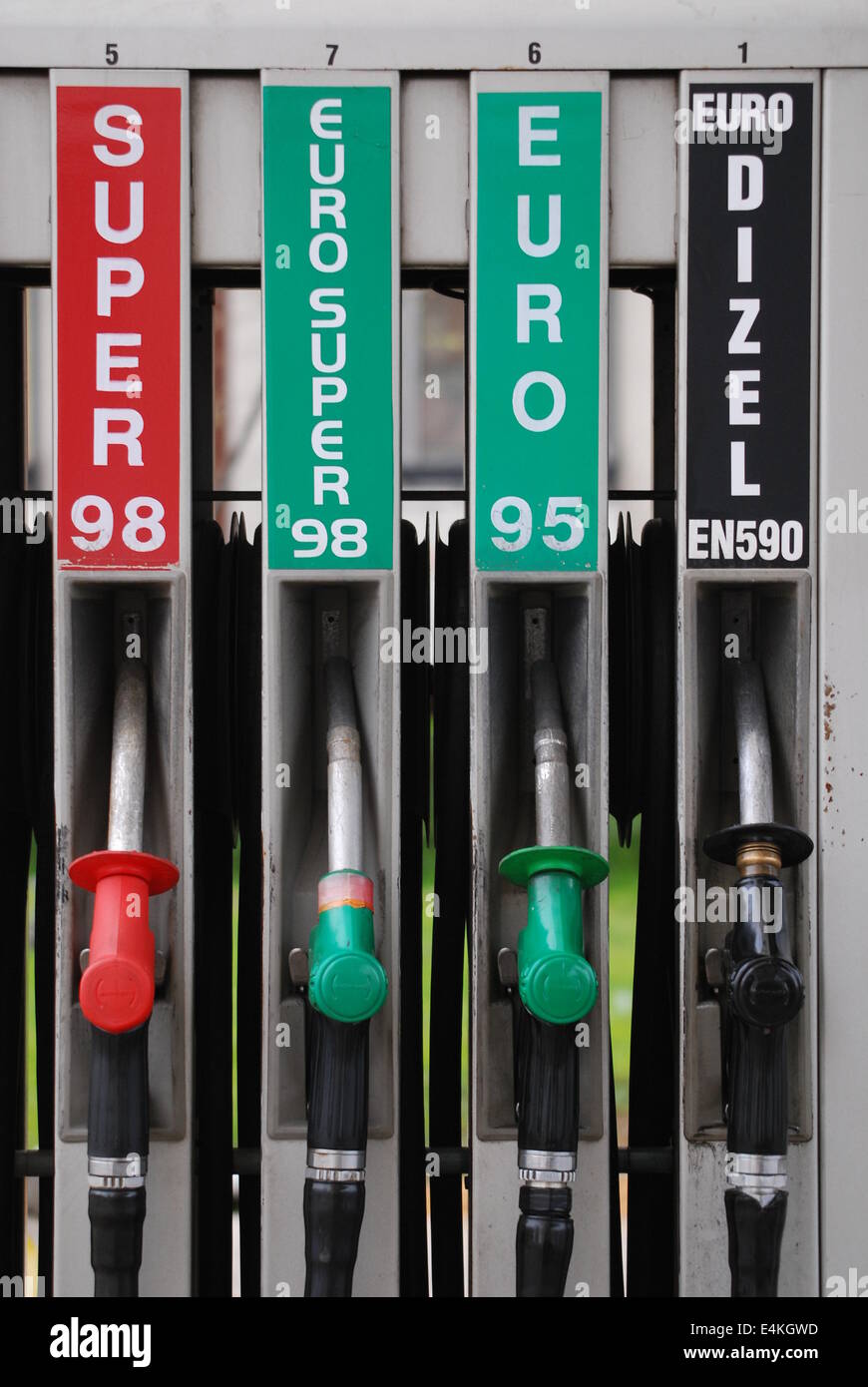 Ina gas station hi-res stock photography and images - Alamy