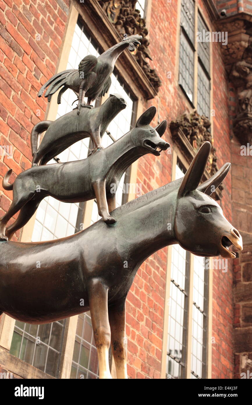 Town musicians of bremen hi-res stock photography and images - Alamy