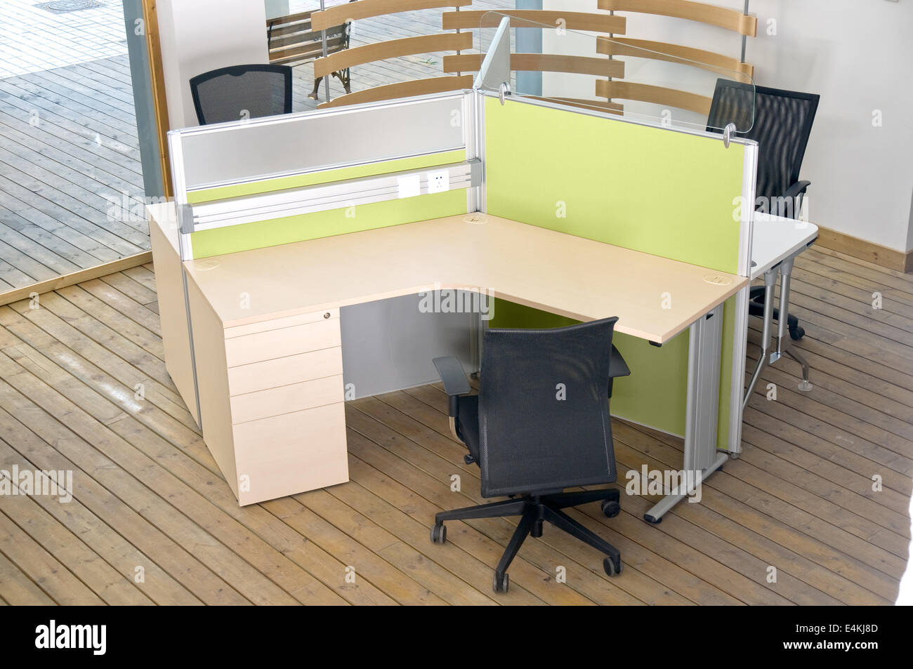 Empty office desks hi-res stock photography and images - Alamy