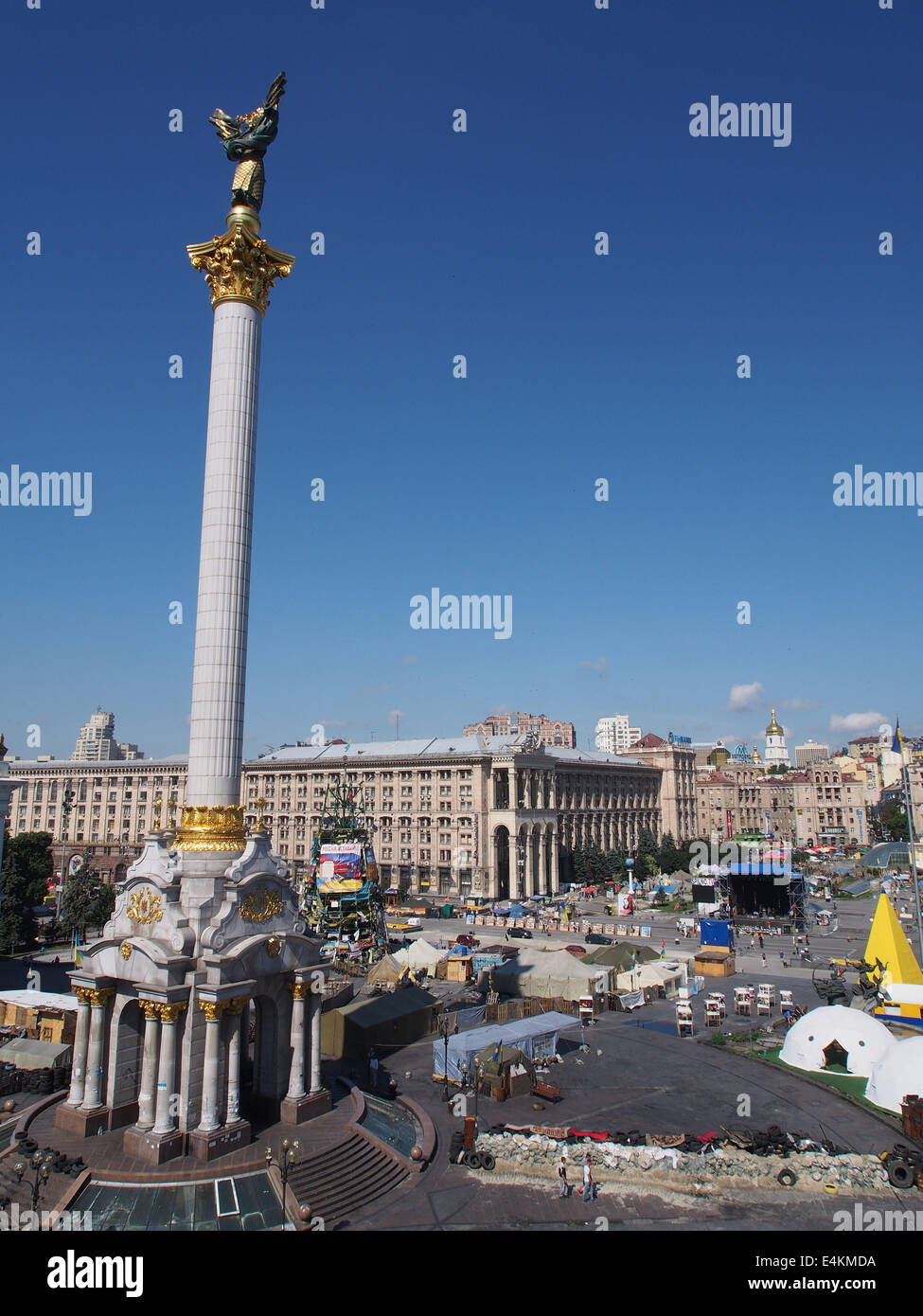 Kyiv, Ukraine. 14th July, 2014. Barricades and tents at Maydan ...