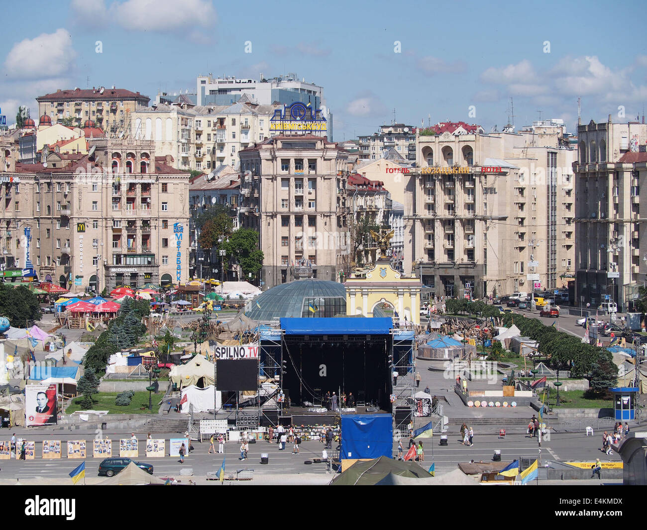 Kyiv, Ukraine. 14th July, 2014. Barricades and tents at Maydan ...