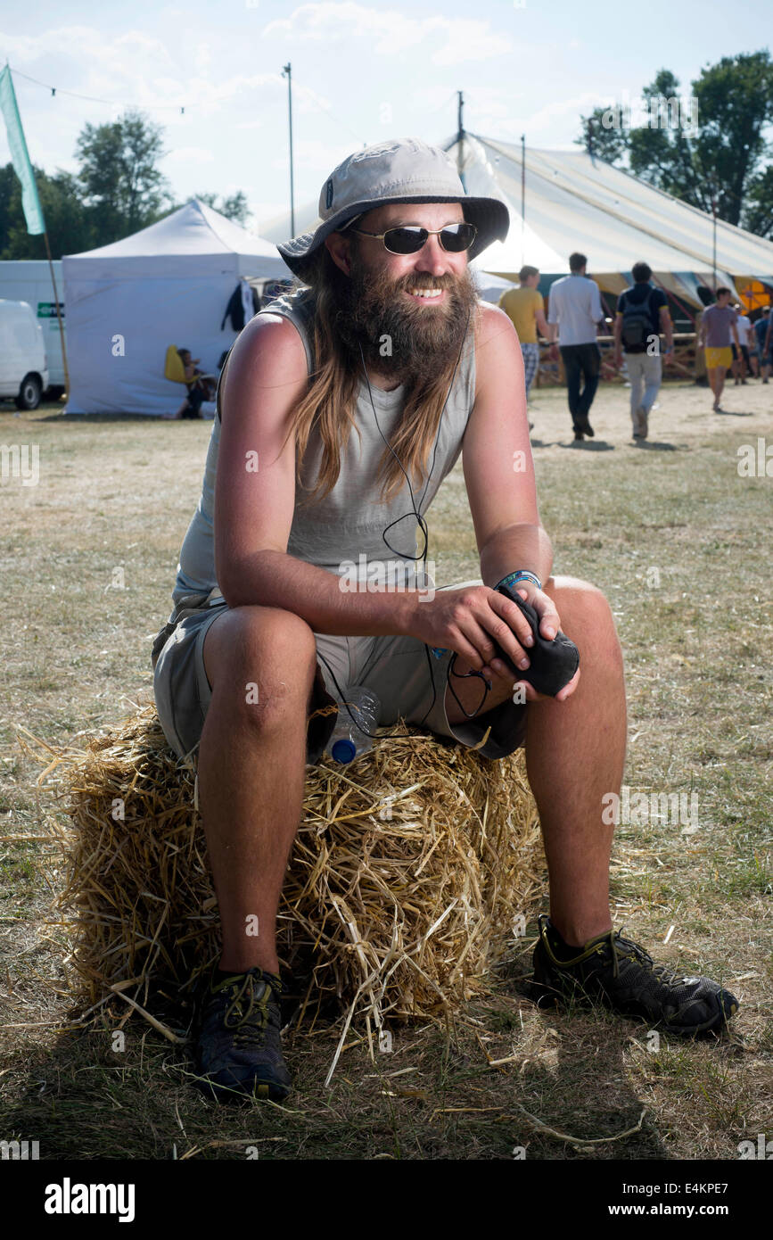 Hippy festival crowd hi-res stock photography and images - Alamy