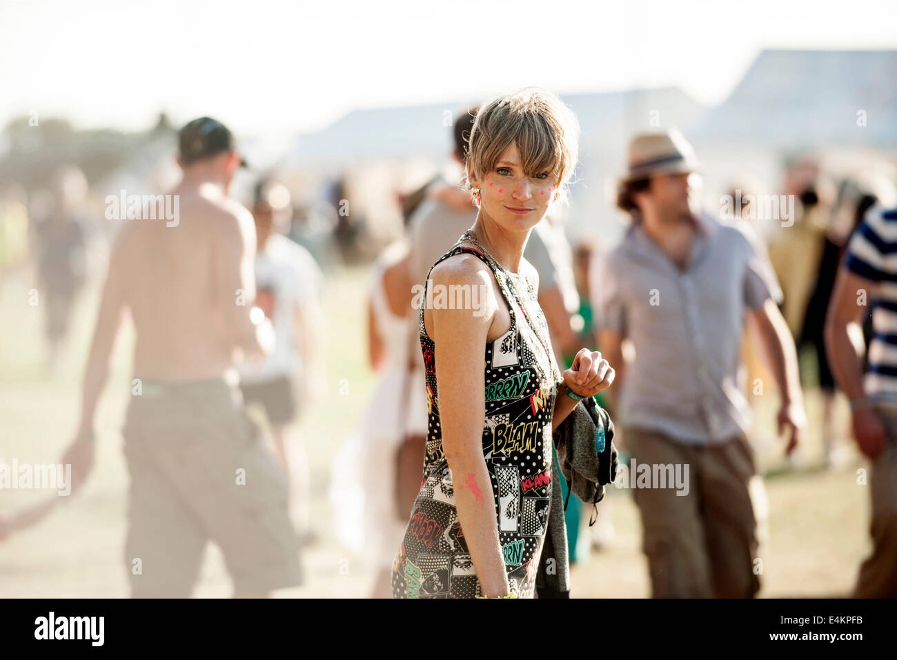 Rock festival crowd summer hi-res stock photography and images - Alamy