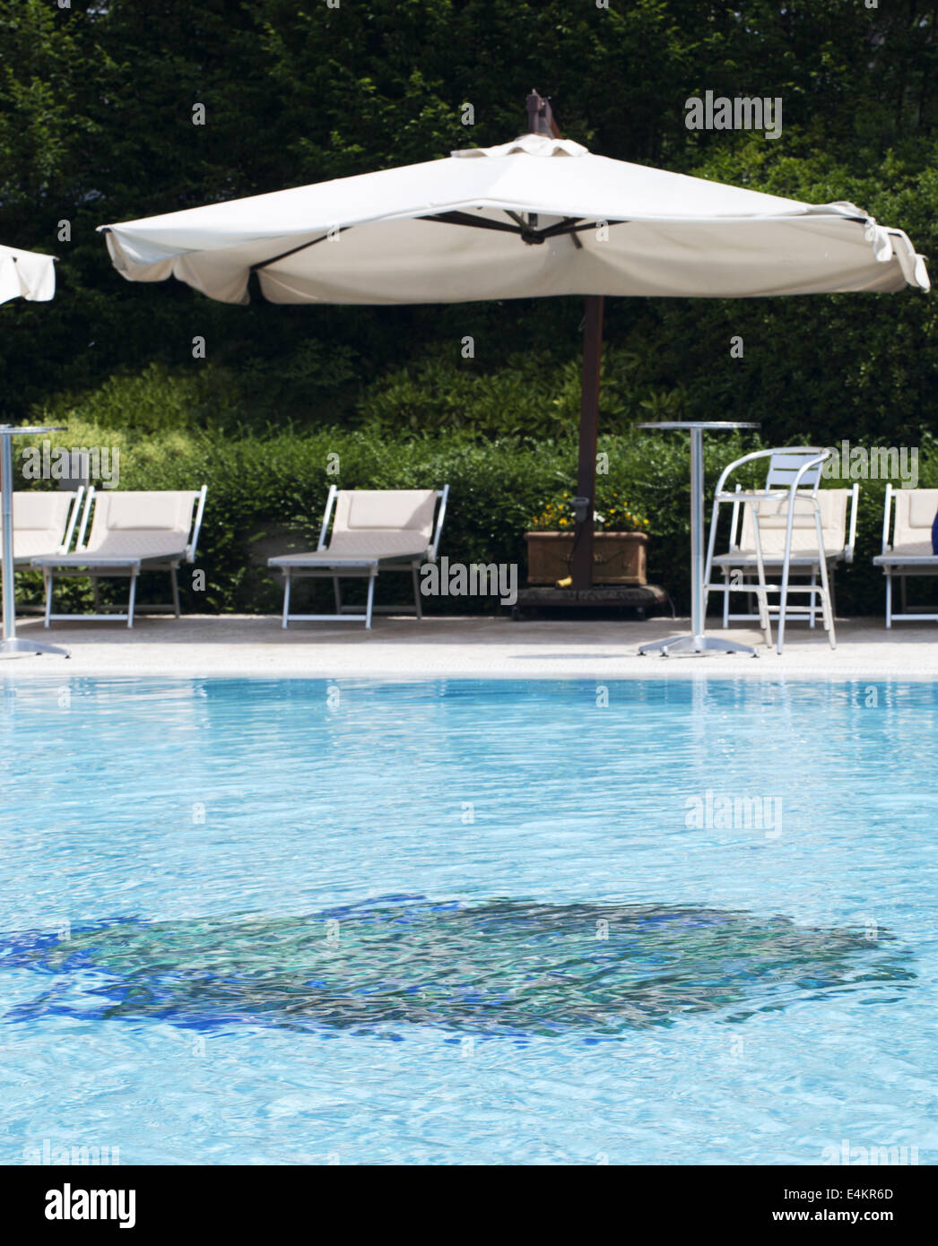 Poolside tables hi-res stock photography and images - Alamy