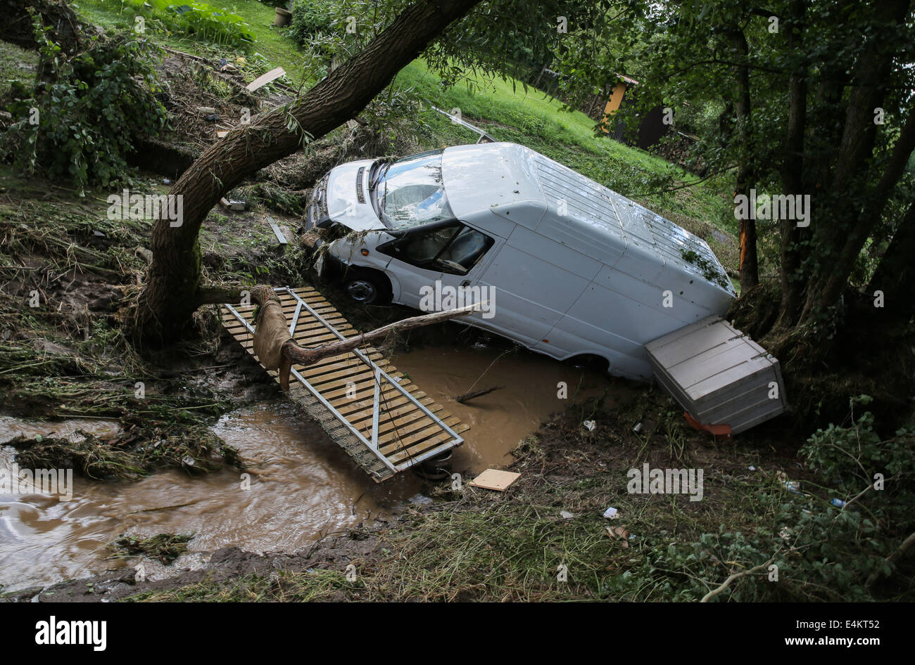Van stuck in mud hi-res stock photography and images - Alamy