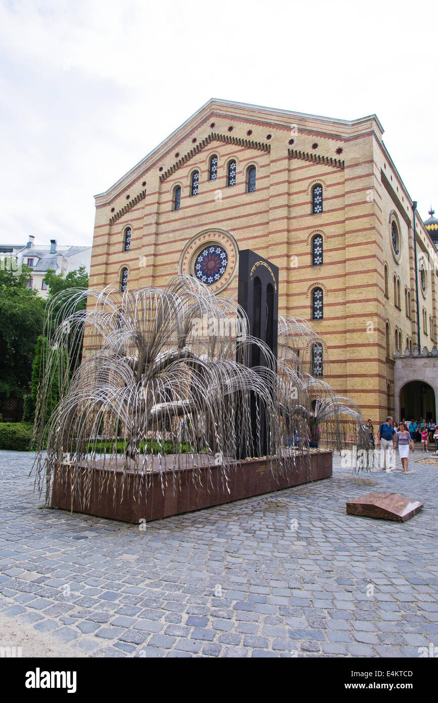 Budapest synagogue jewish architecture hi-res stock photography and ...