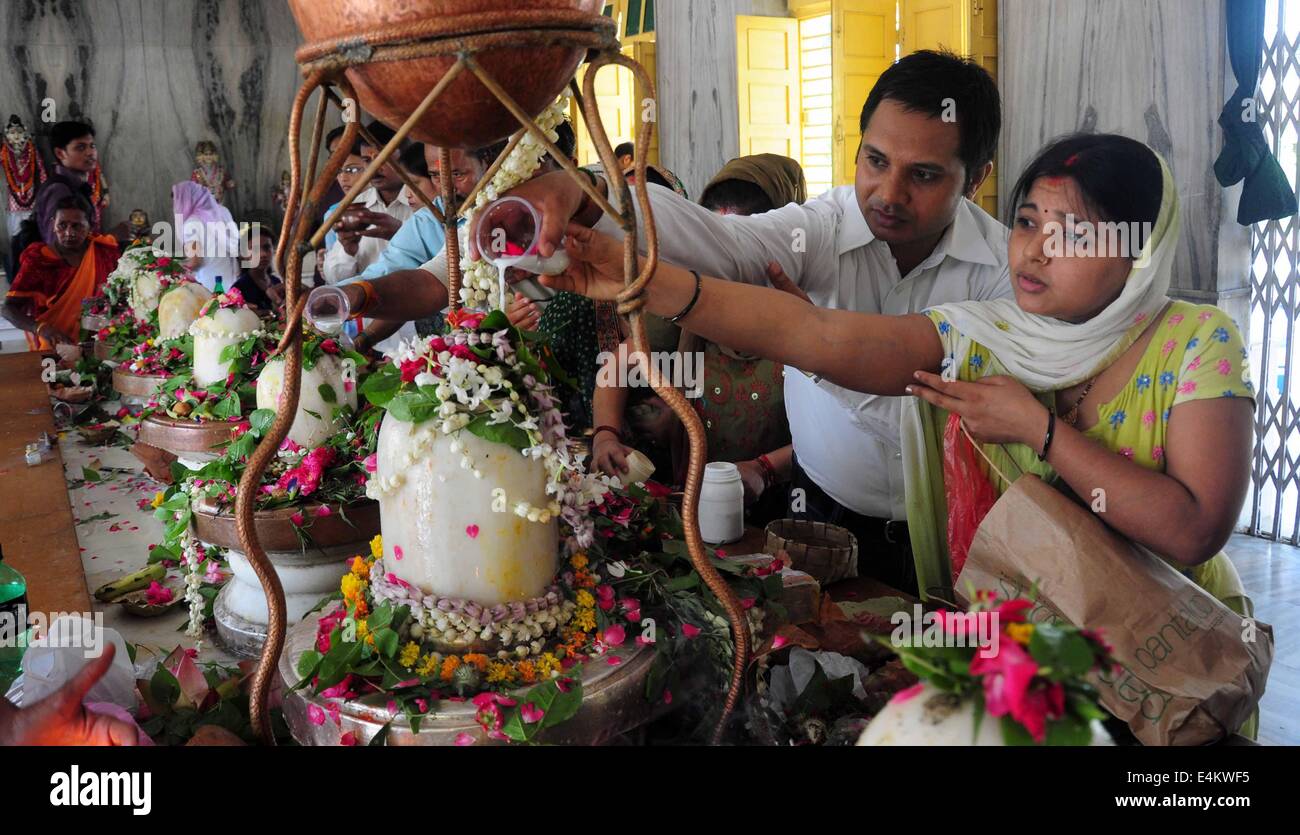 The Hindu devotees pour milk to Shivling on the first Monday of Shawan ...