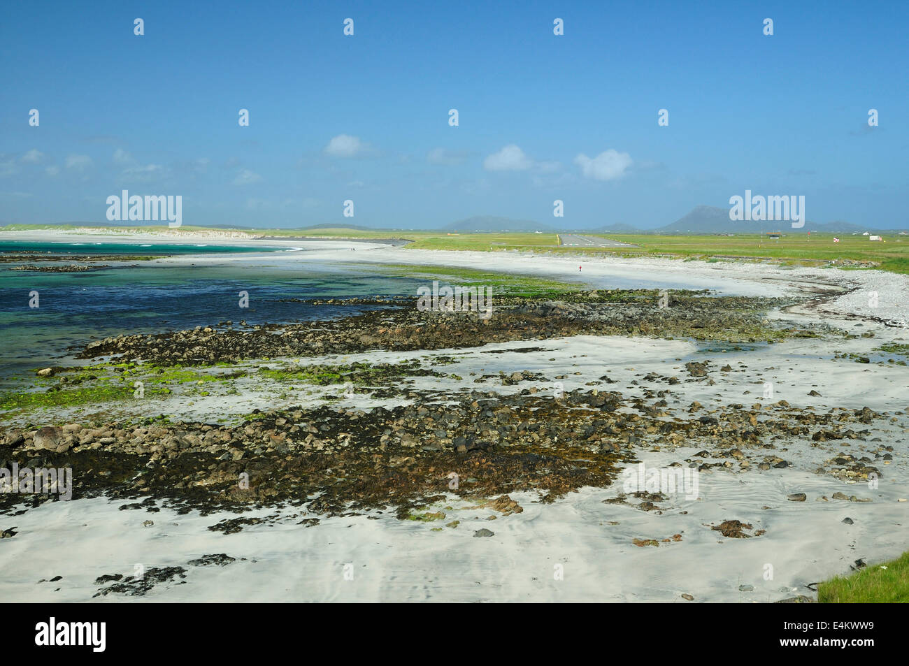 White Shell Sands of Baile a' Mhanaich Beach, Benbecula Airport behind ...