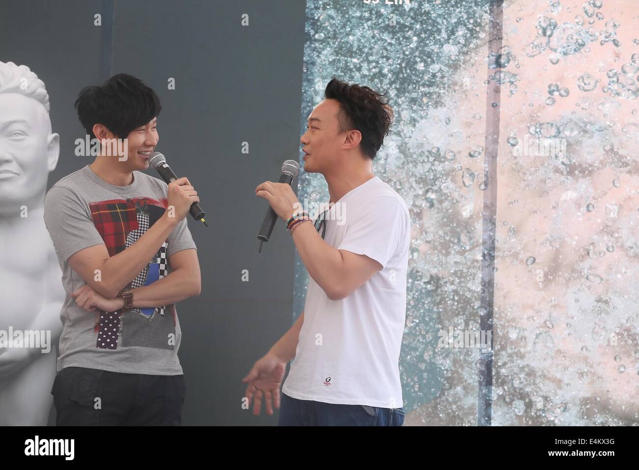 Singer Eason Chan holds autograph session of his new album 'Rice&Shine ...