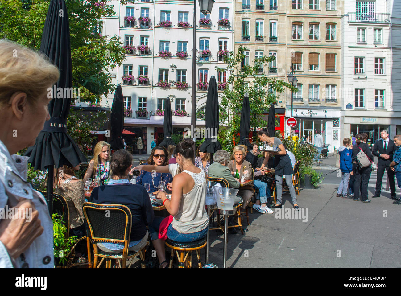 Paris, Cafe, France, Group Female American Tourists, sitting outside ...