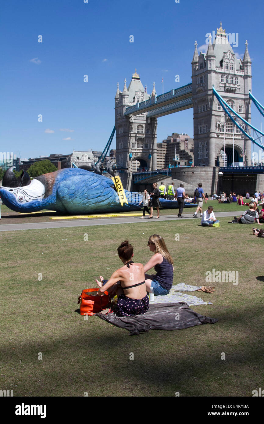 Parrot sculpture hi-res stock photography and images - Alamy
