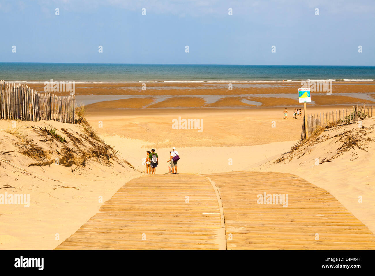 Beach access ramp over the sand dunes to the sea Stock Photo - Alamy