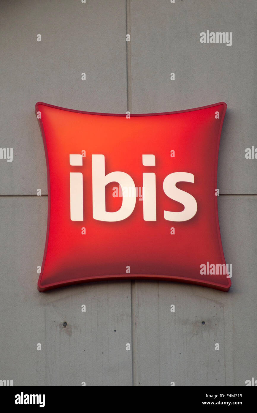 Hotel sign hi-res stock photography and images - Alamy