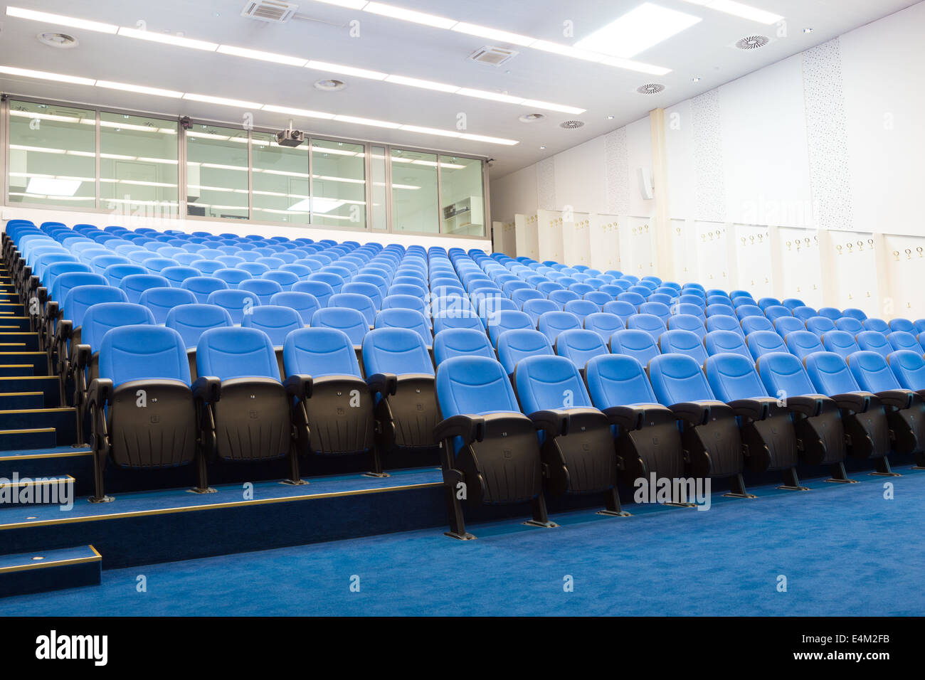 Empty conference hall Stock Photo - Alamy