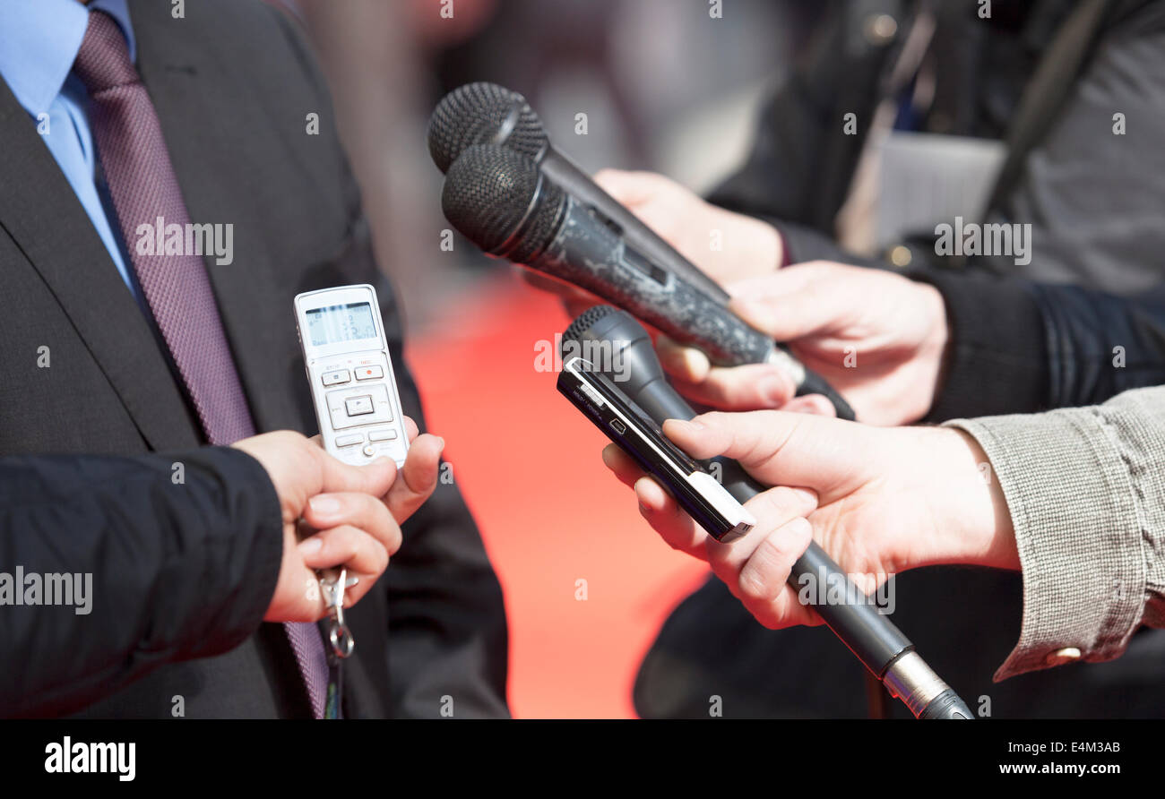 reporter interviewing a businessman Stock Photo - Alamy
