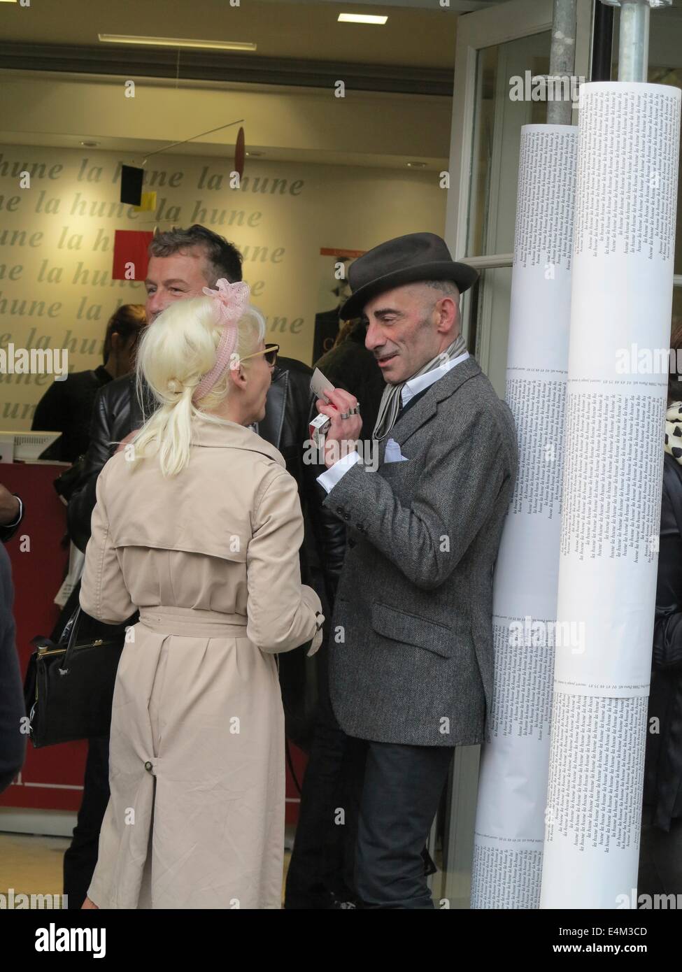 Parisians style hi-res stock photography and images - Alamy