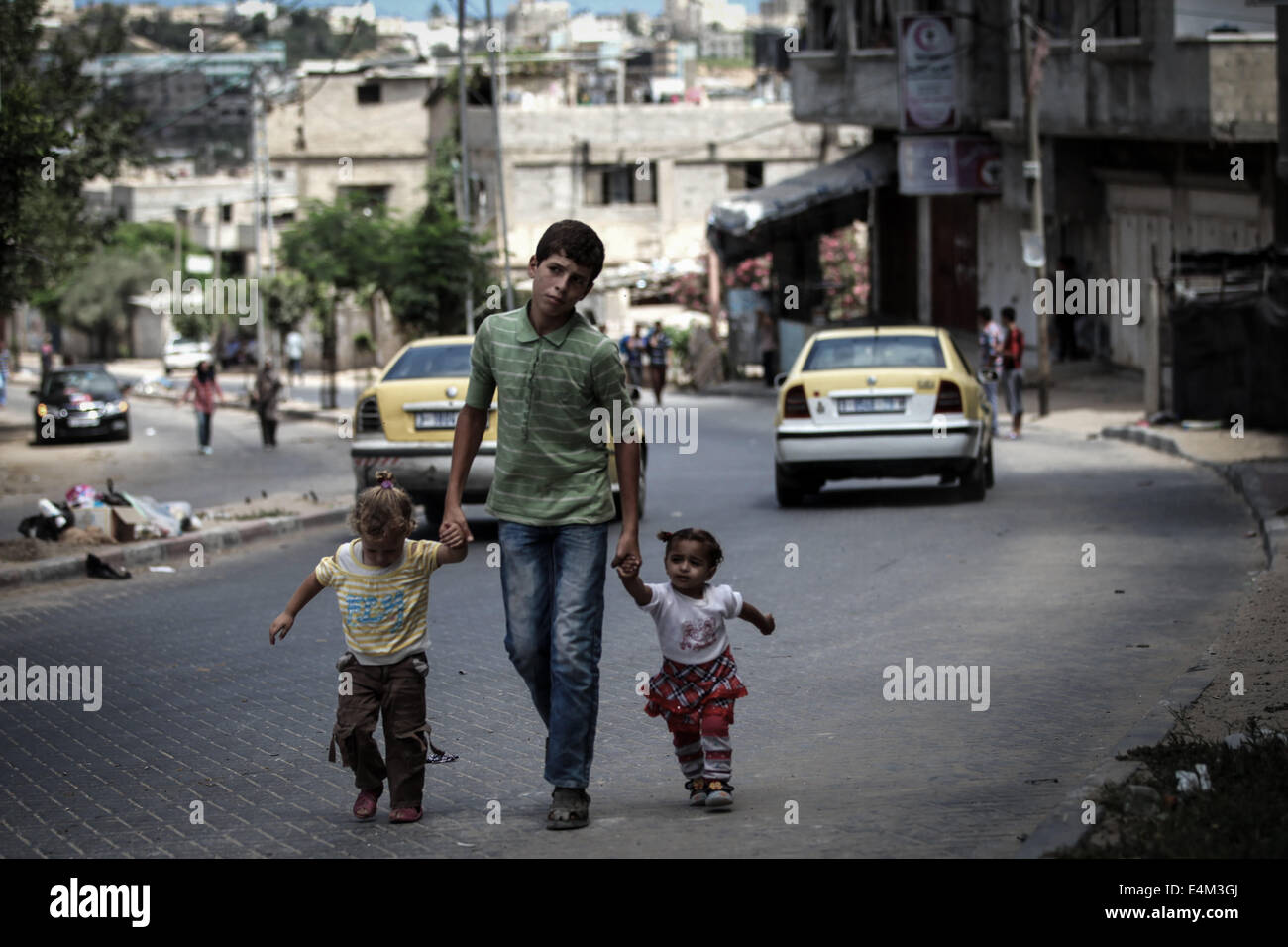 Gaza, Palestinian Territories. 13th July, 2014. Palestinian families ...