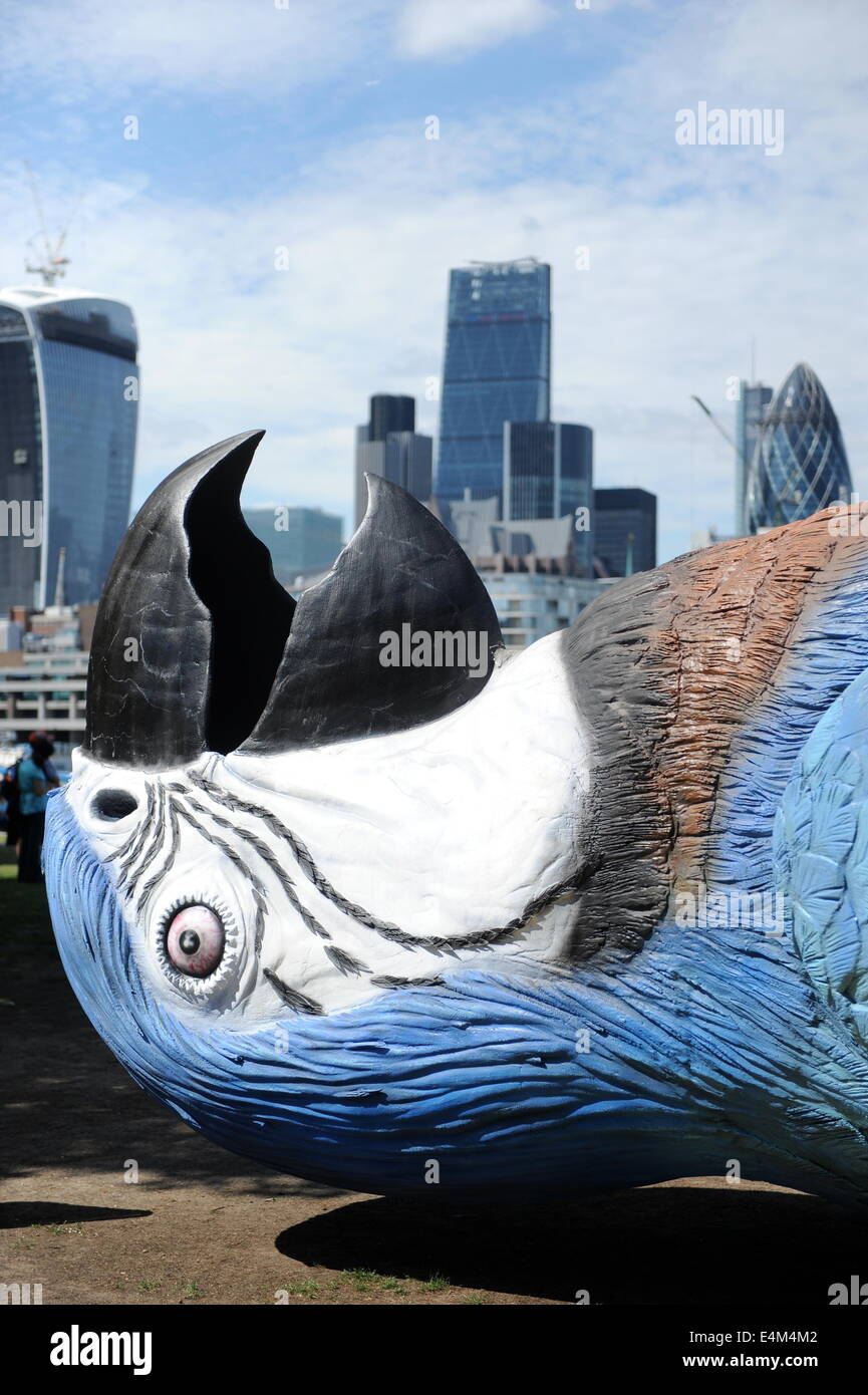 15 METER FIBREGLASS DEAD PARROT TO PROMOTE MONTY PYTHON SHOWS AT THE 02 ...