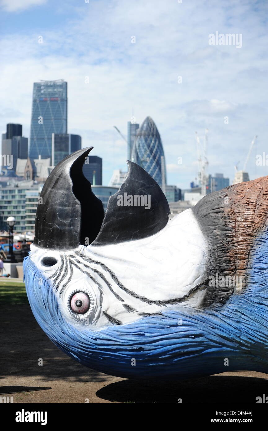 15 METER FIBREGLASS DEAD PARROT TO PROMOTE MONTY PYTHON SHOWS AT THE 02 ...