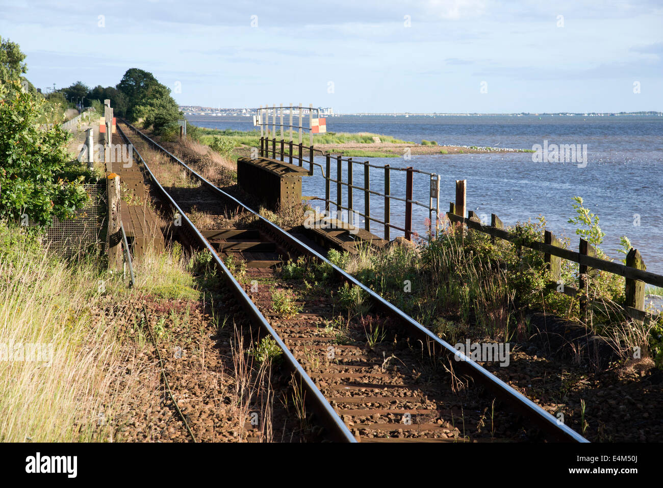 Riverside railway line hi-res stock photography and images - Alamy