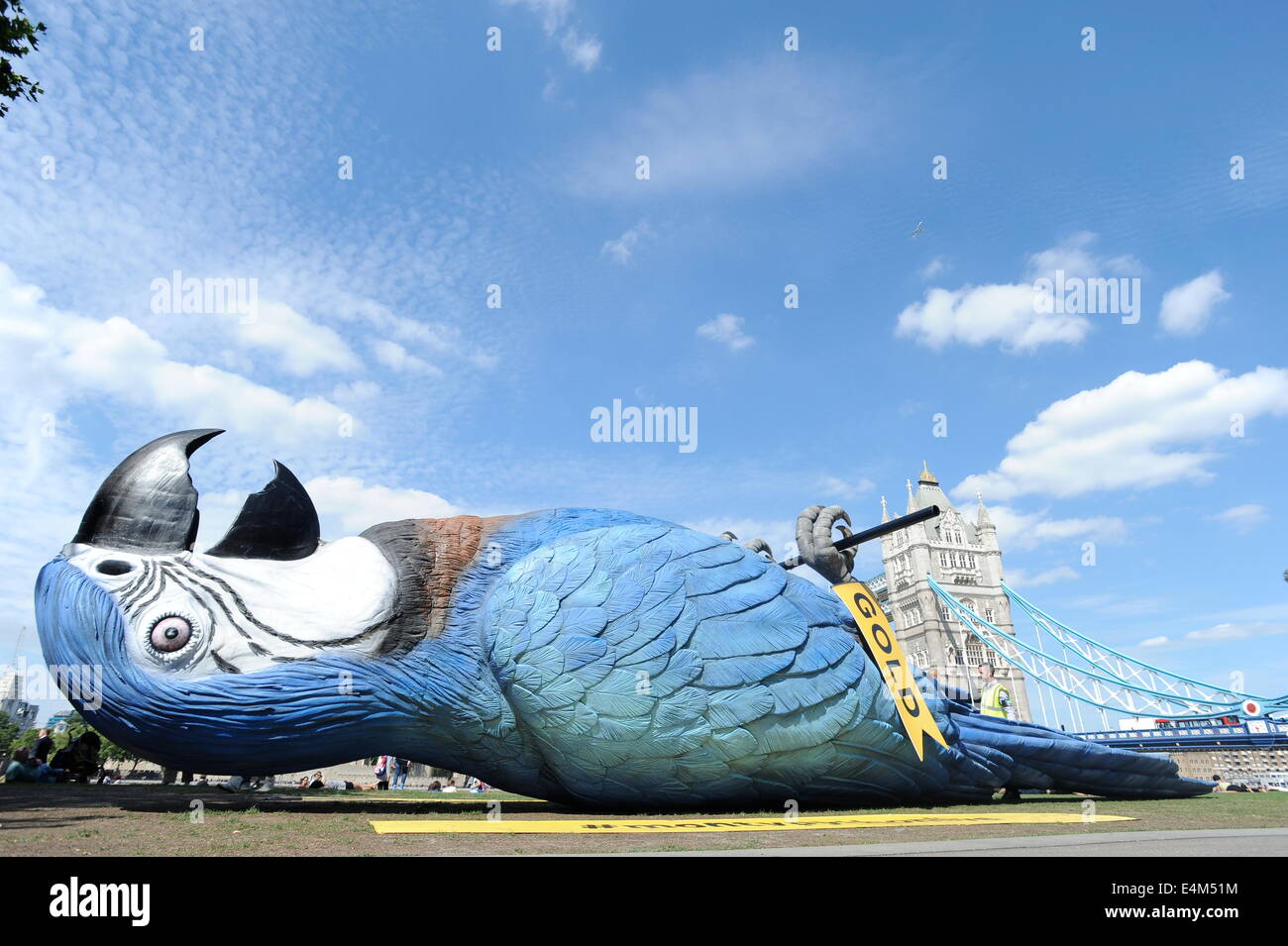 Dead parrot hi-res stock photography and images - Alamy