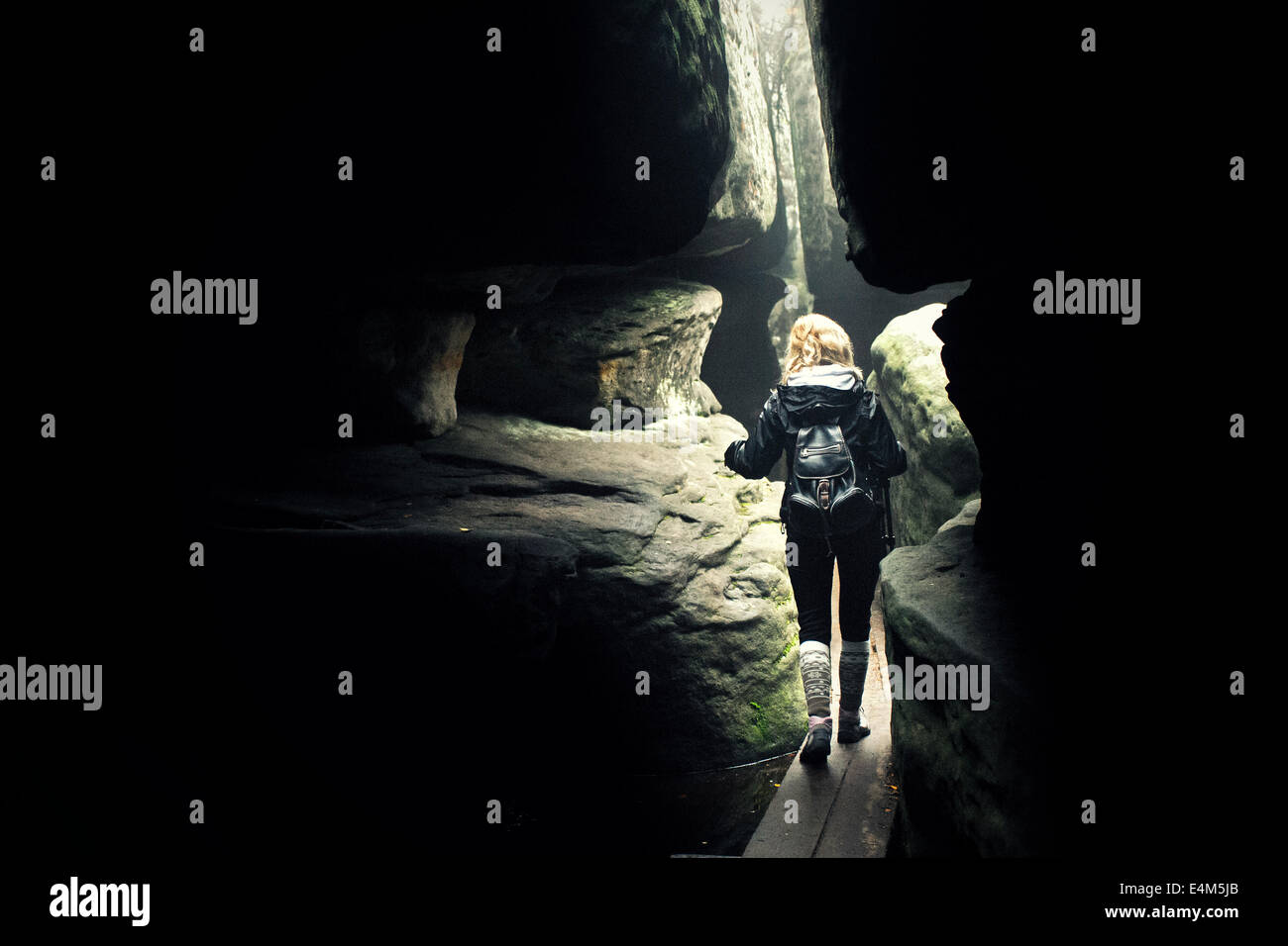 Girl lost in the labyrinth Stock Photo - Alamy