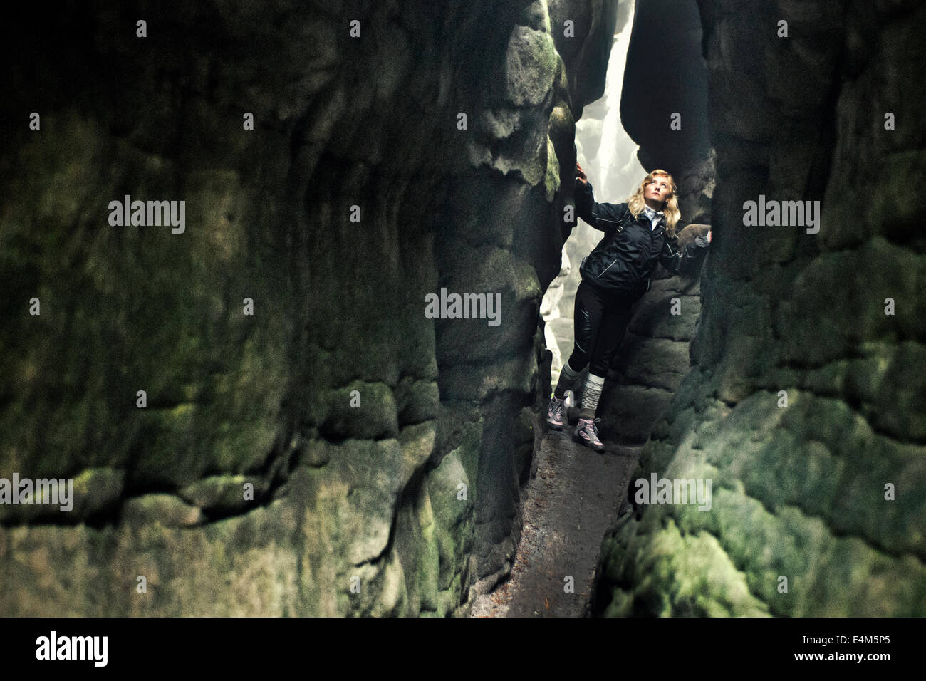 Girl lost in the labyrinth Stock Photo - Alamy