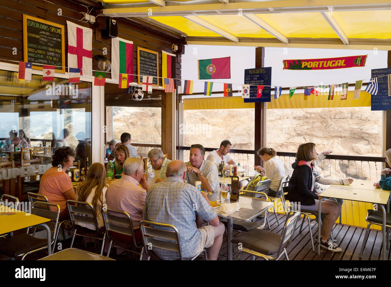 Beach cafe restaurant hi-res stock photography and images - Alamy