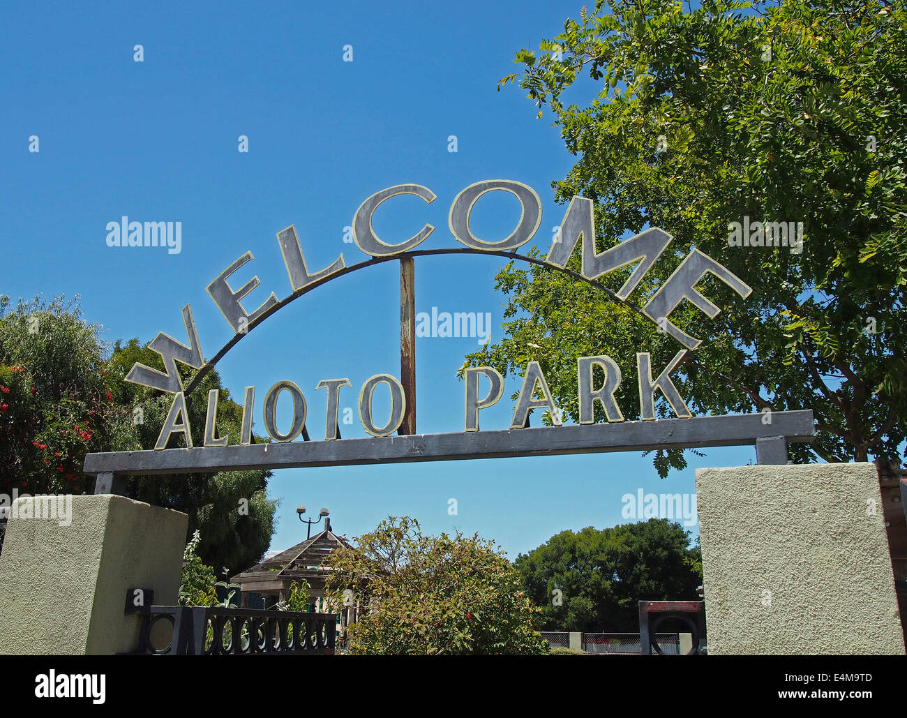 Alioto Mini Park entrance welcome sign, Mission District, San Francisco ...