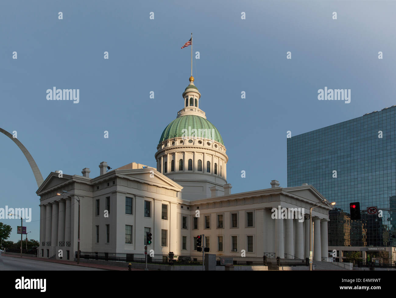 American flag gateway arch st hi-res stock photography and images - Alamy