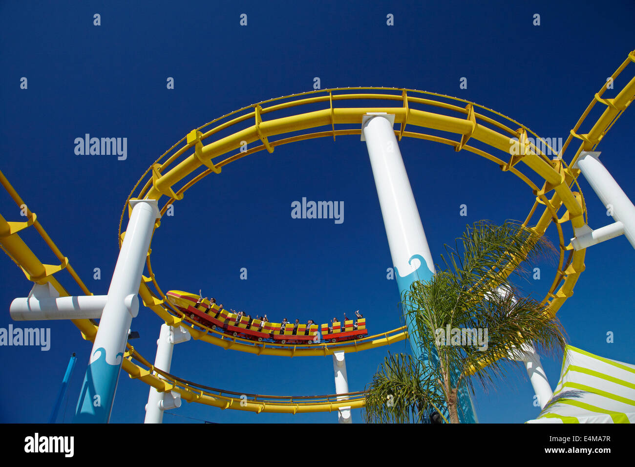 Roller coaster santa monica pier hi-res stock photography and images ...