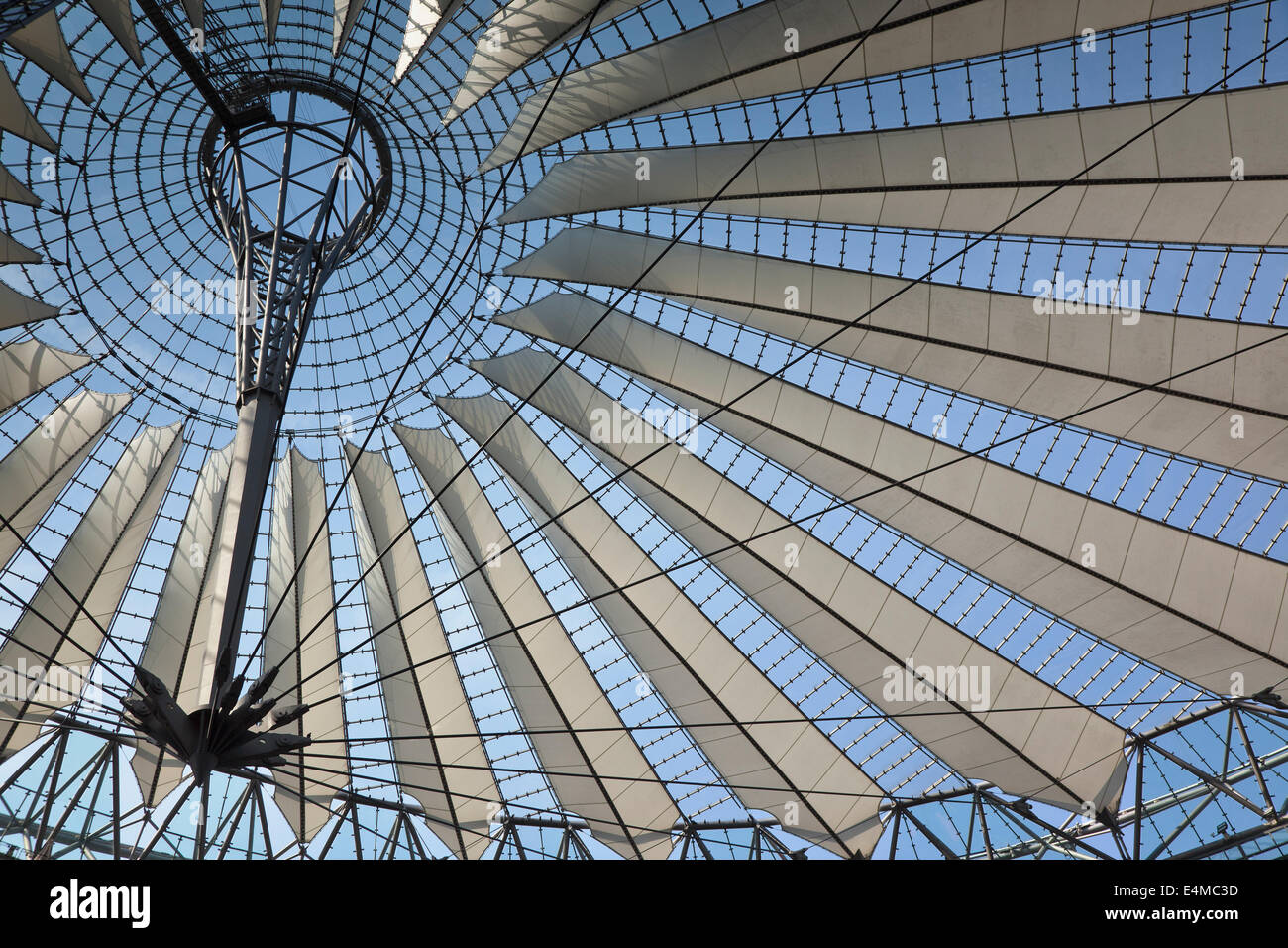 Canopy roof hi-res stock photography and images - Alamy