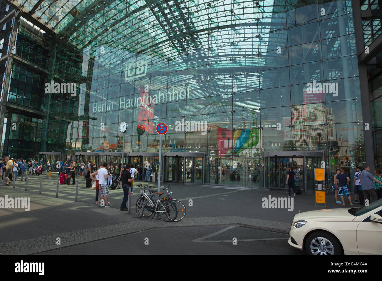 Germany, Berlin, Mitte, Hauptbahnhof steel and glass train station ...