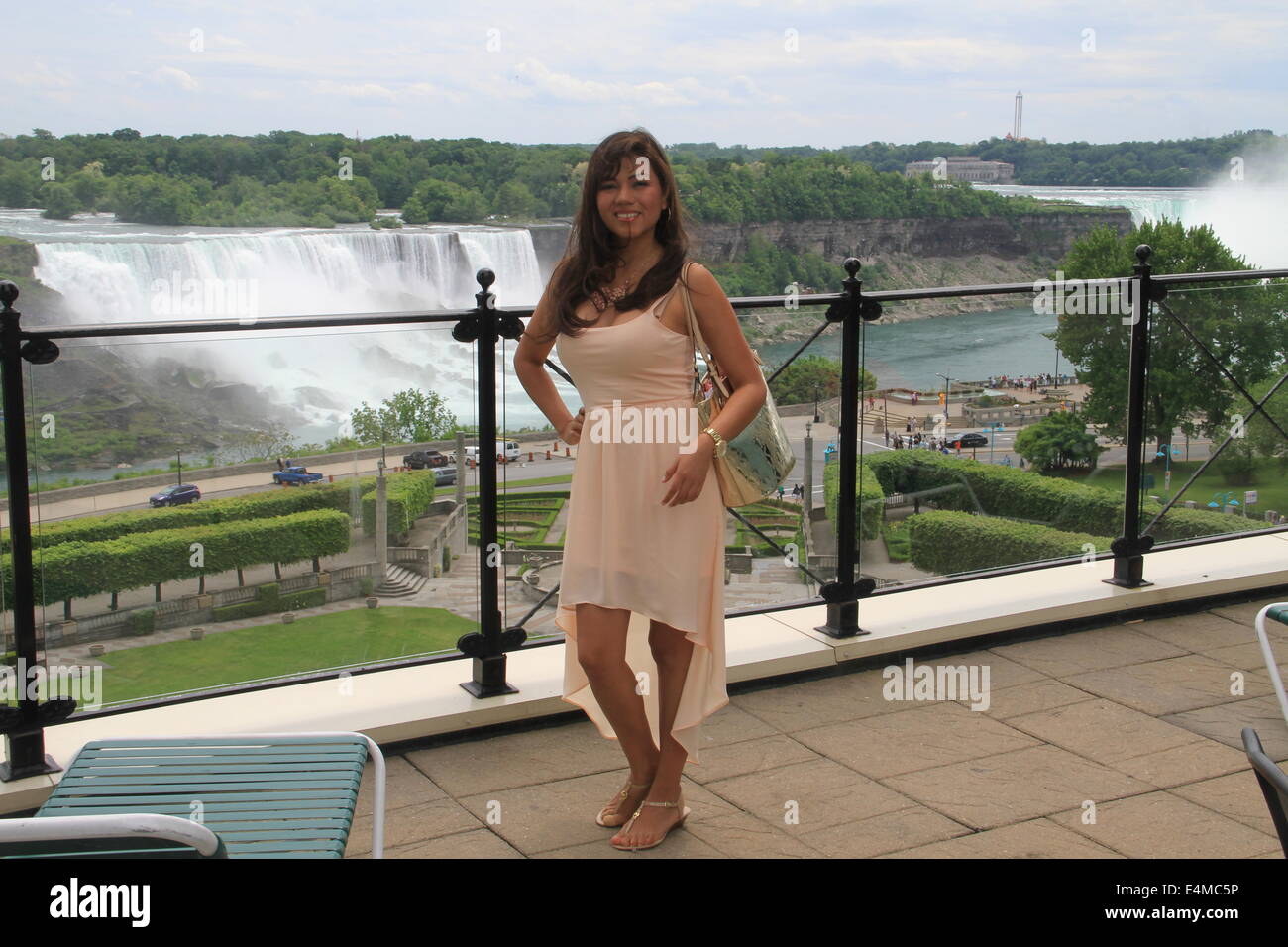 Long legs model hi-res stock photography and images - Alamy