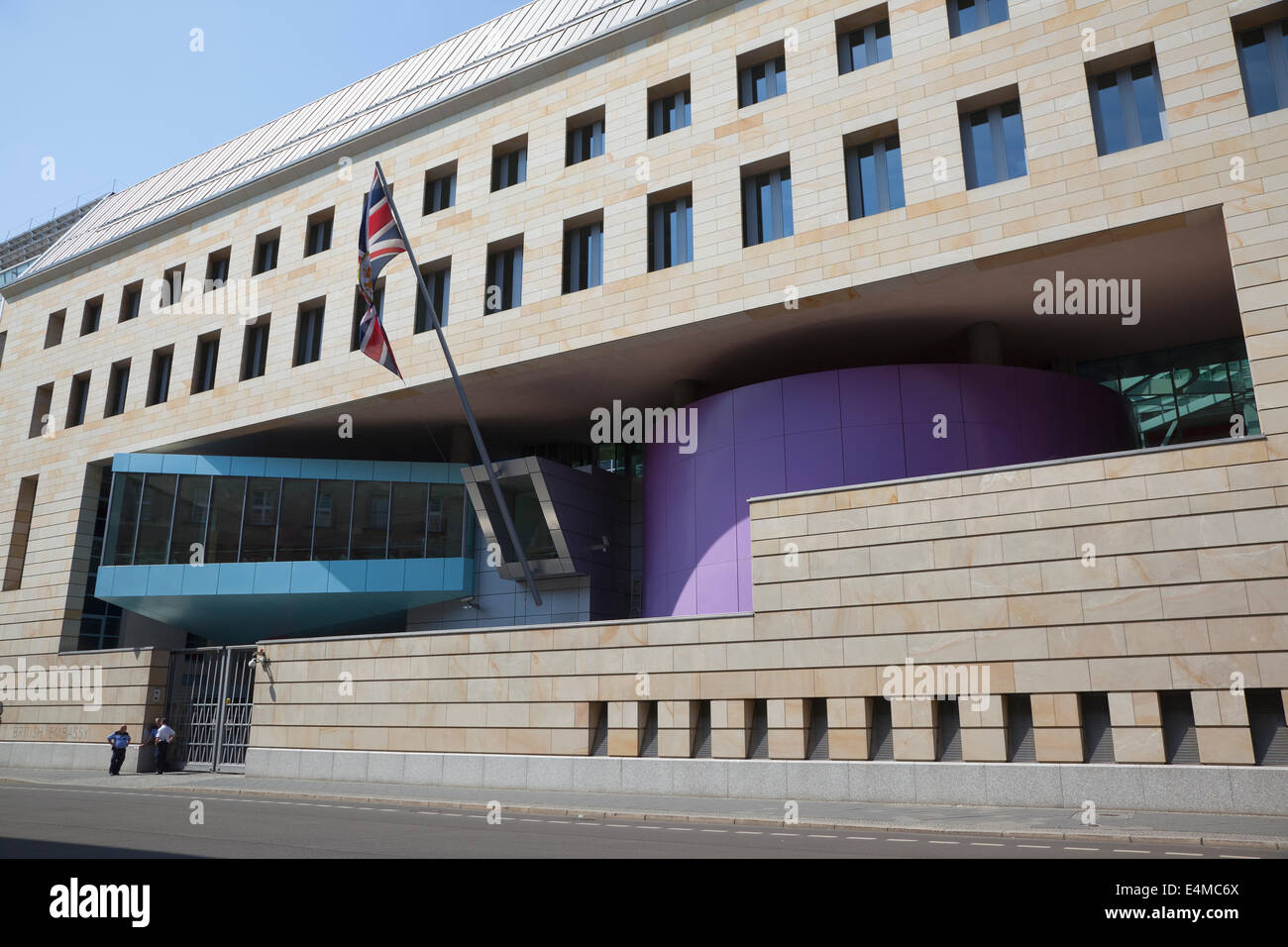 Embassy exterior hi-res stock photography and images - Alamy
