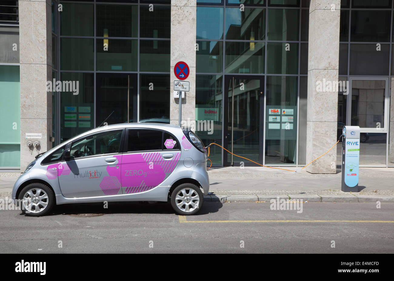 Charge station hi-res stock photography and images - Alamy