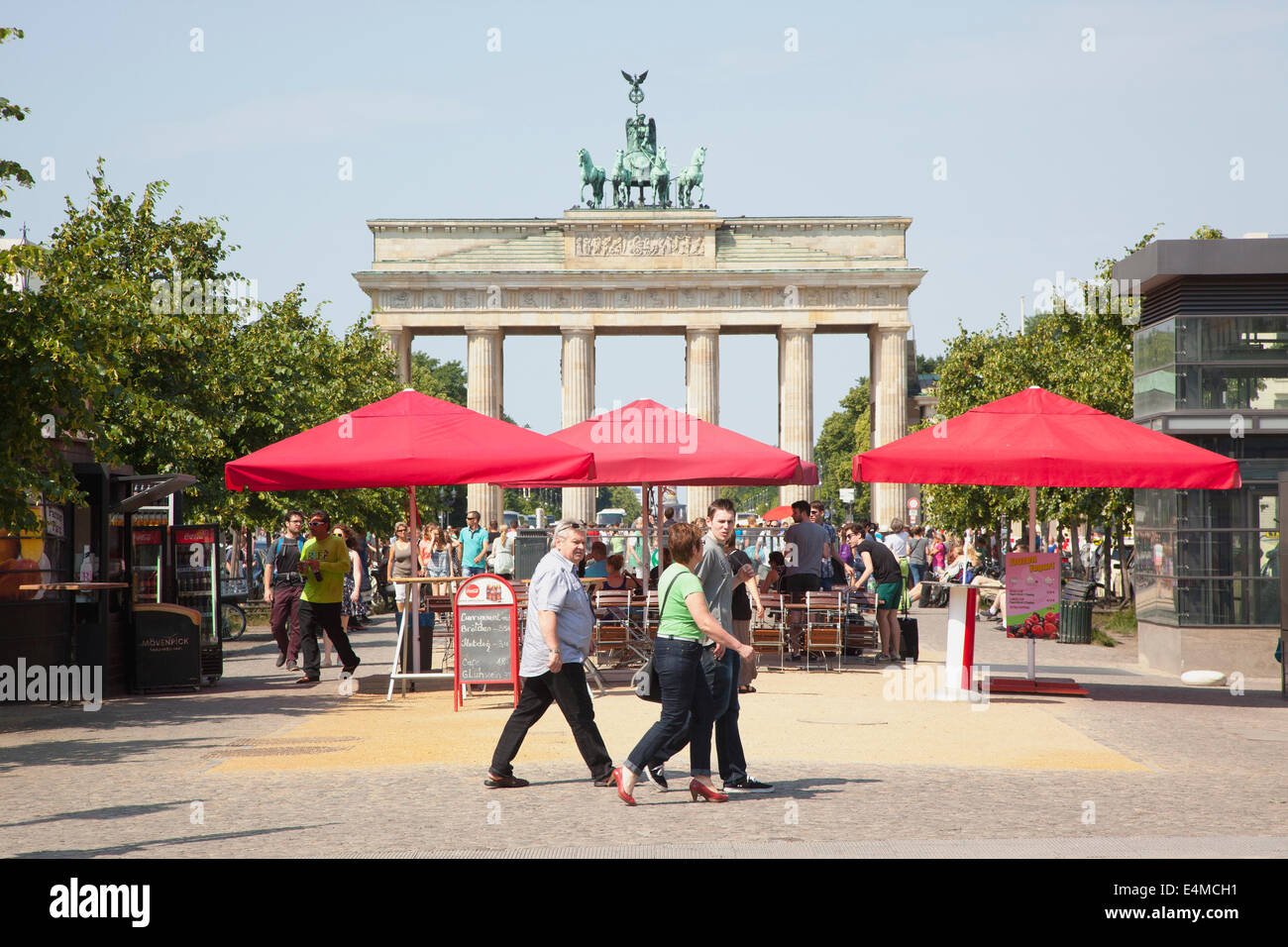Germany, Berlin, Mitte, Brandenburg Gate in Pariser Platz Stock Photo ...