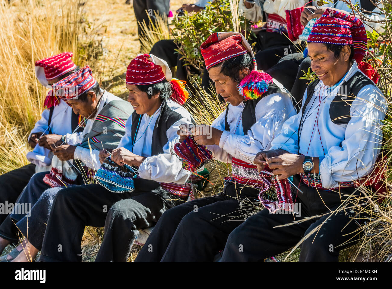 Peruvians peruvian people men hi-res stock photography and images - Alamy