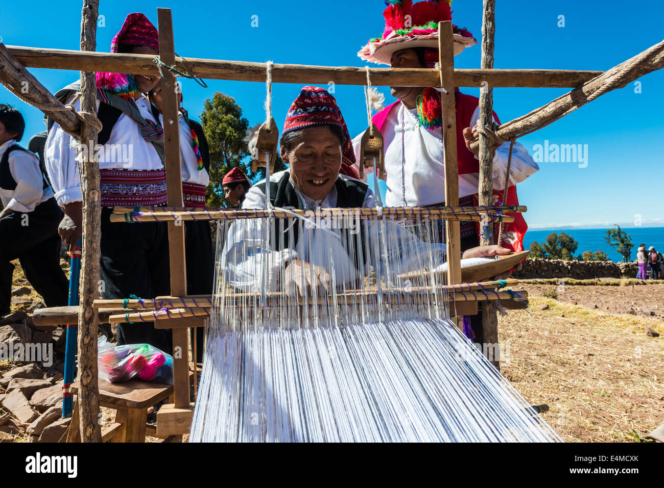 Peruvian men in traditional clothing hi-res stock photography and ...