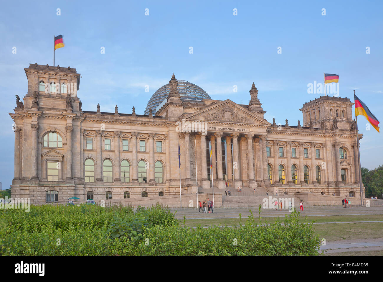Glass dome of german reichstag hi-res stock photography and images - Alamy