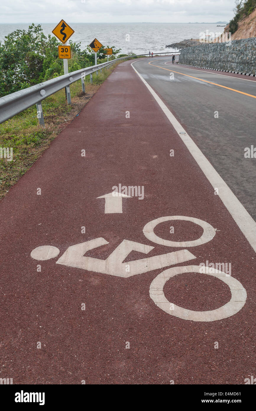 Cyclists symbol sign painted on the road Stock Photo - Alamy
