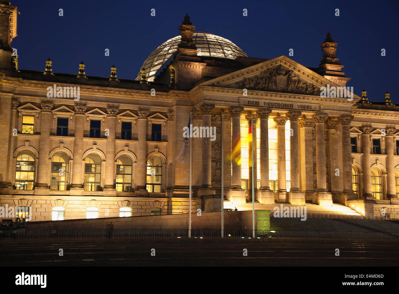 Dome of the reichstag at night hi-res stock photography and images - Alamy