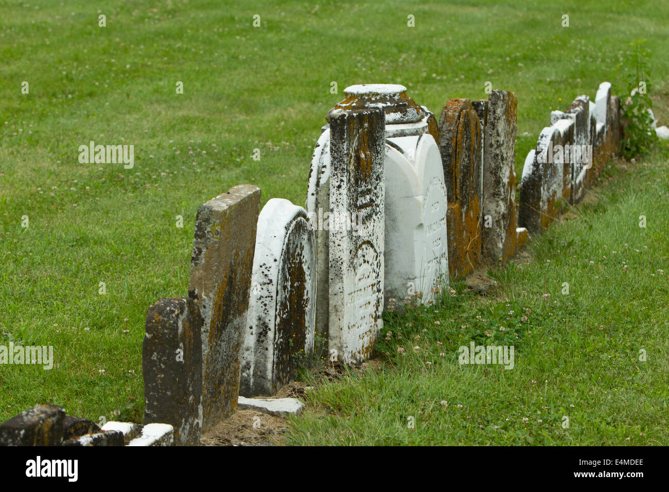 Old tombstones hi-res stock photography and images - Alamy