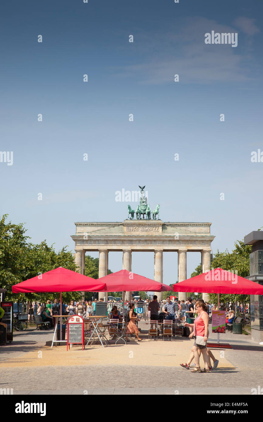 Germany, Berlin, Mitte, Brandenburg Gate in Pariser Platz Stock Photo ...
